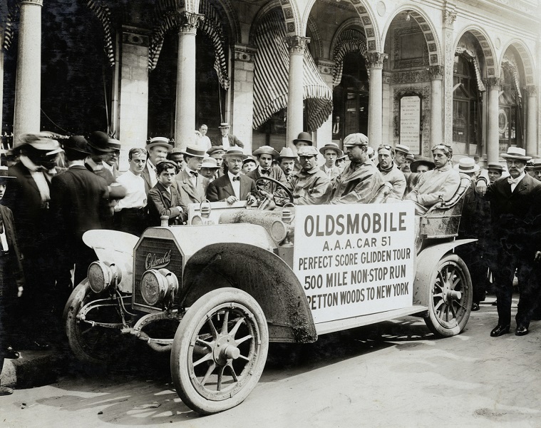 American Auto Emblems: OLDSMOBILE