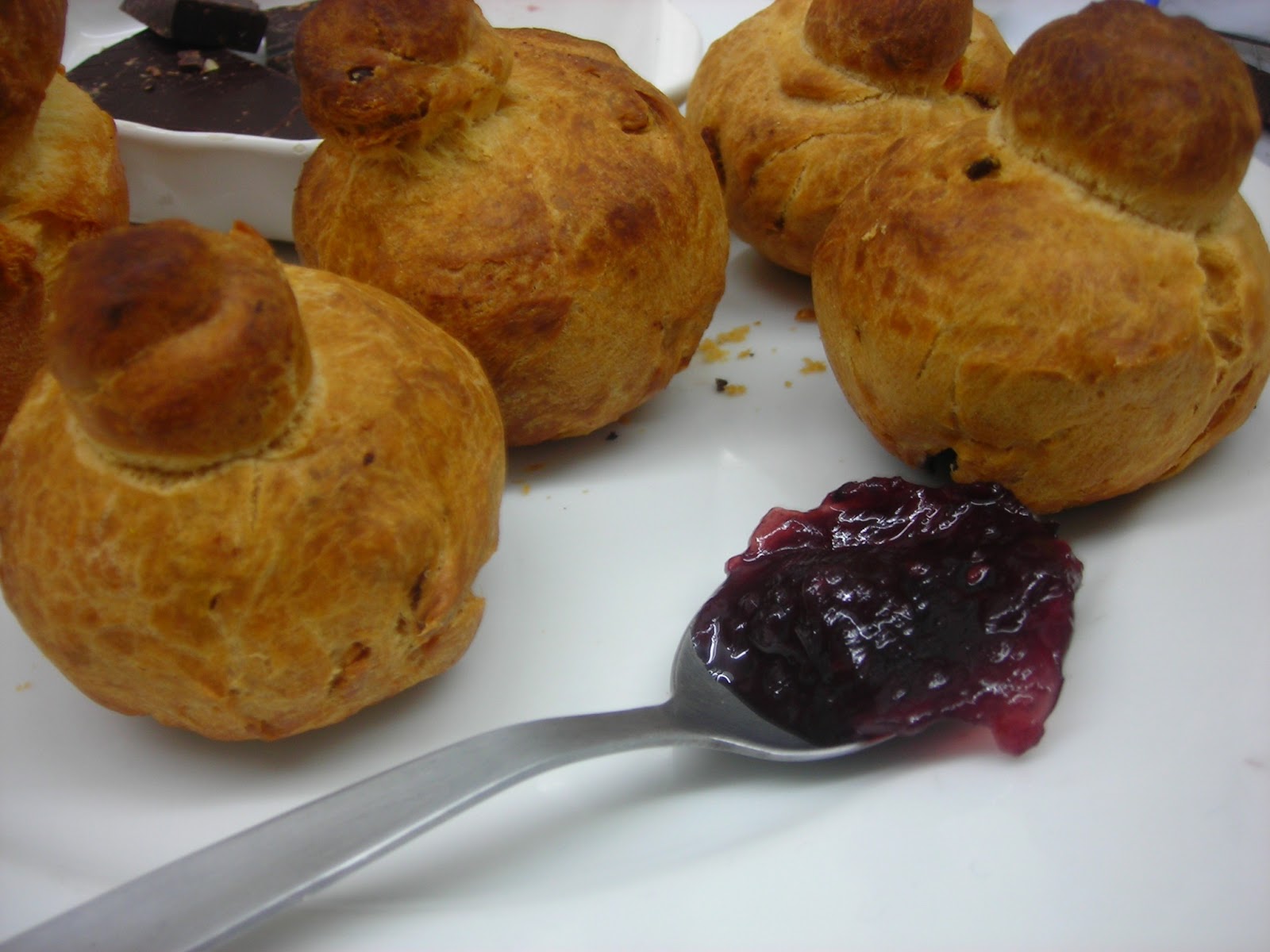 Menja de Bacallà: Briox amb xocolata i taronja