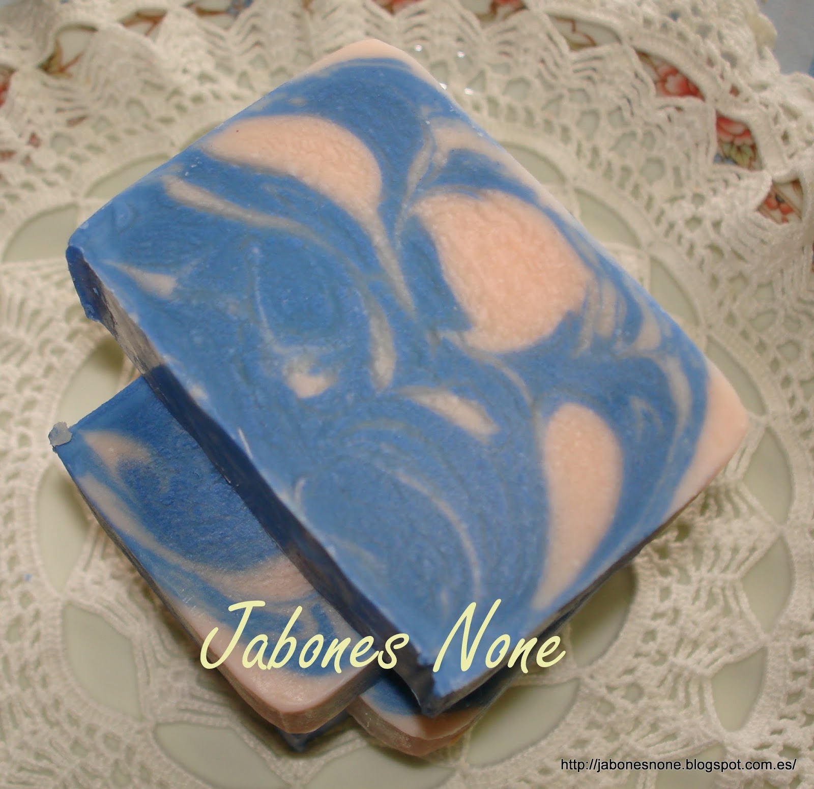 JABONES NONE: Jabón azul