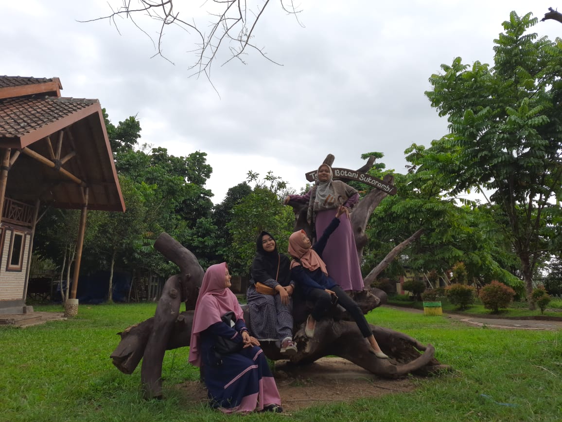 Bersantai di Kafe Tebing Jember Taman Botani Sukorambi