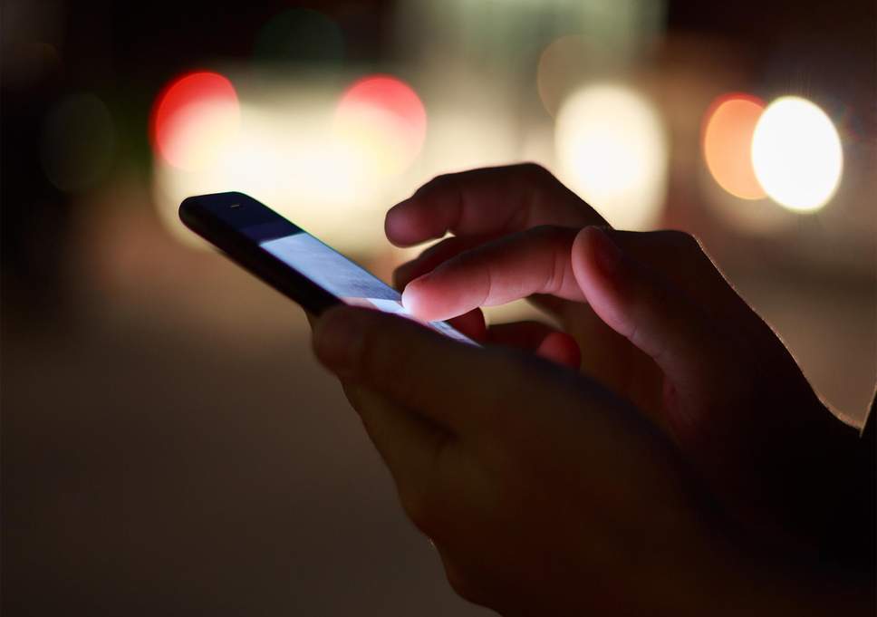 How to Control Kids to Using Smartphones at Night