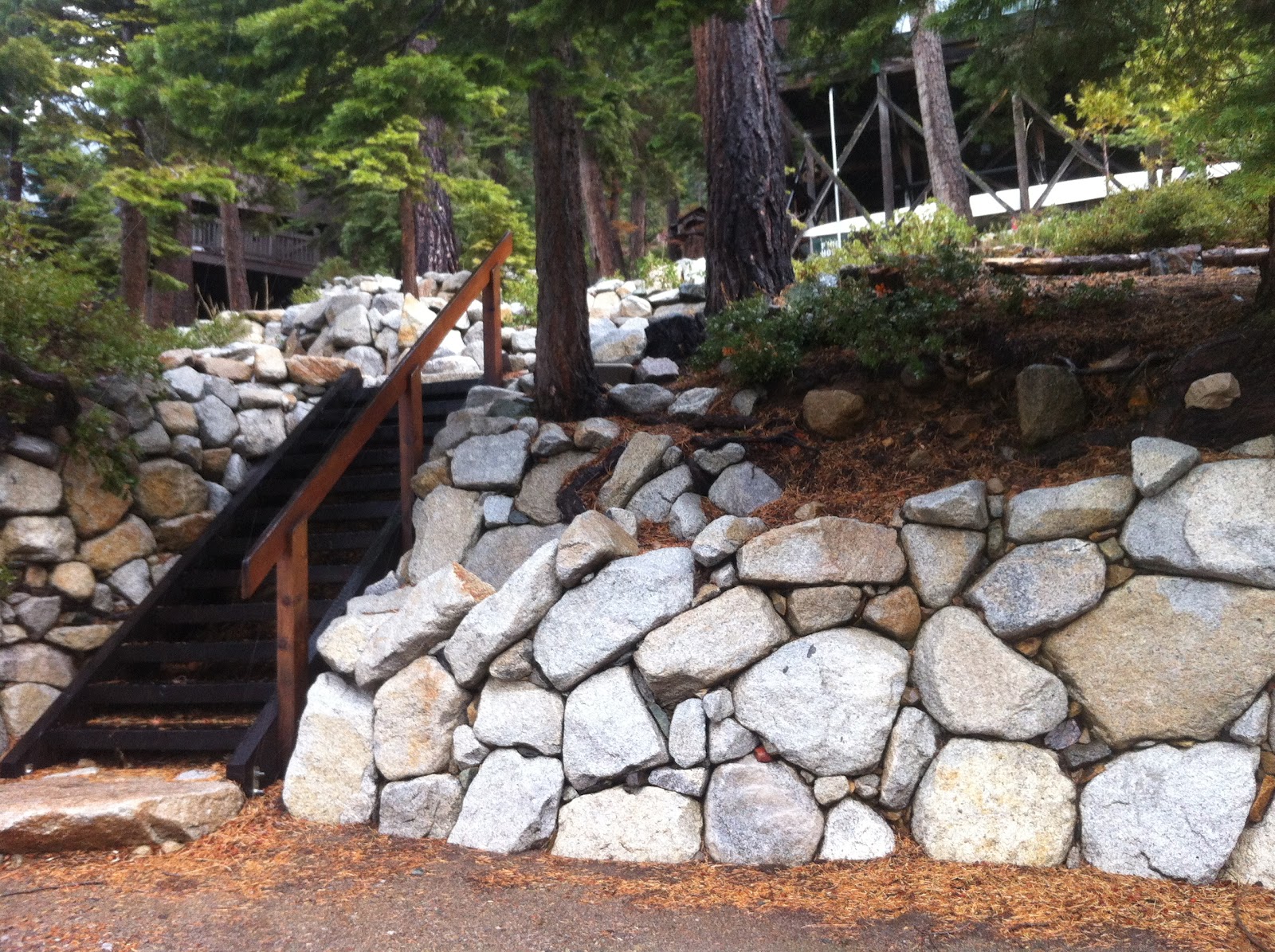Raintree Landscape Construction, LLC: Boulder Walls