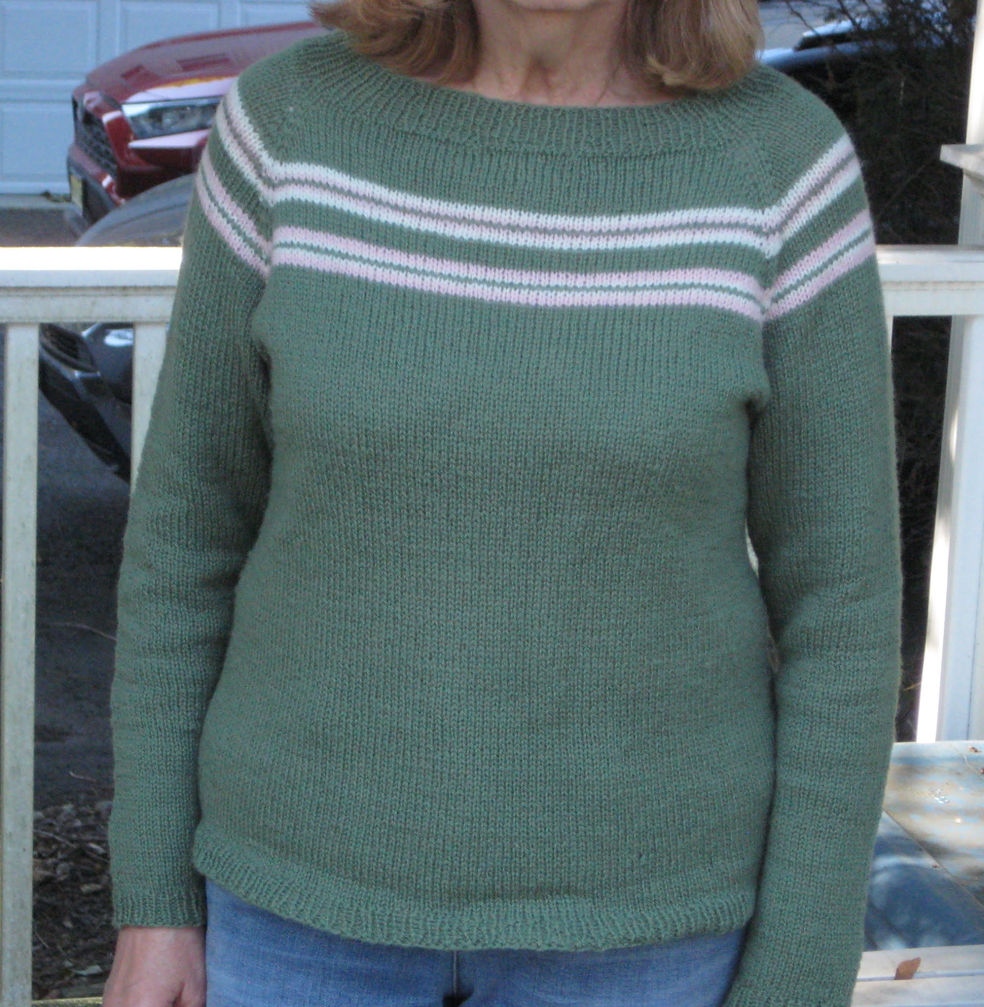 The Yarnarian: My cute little green raglan