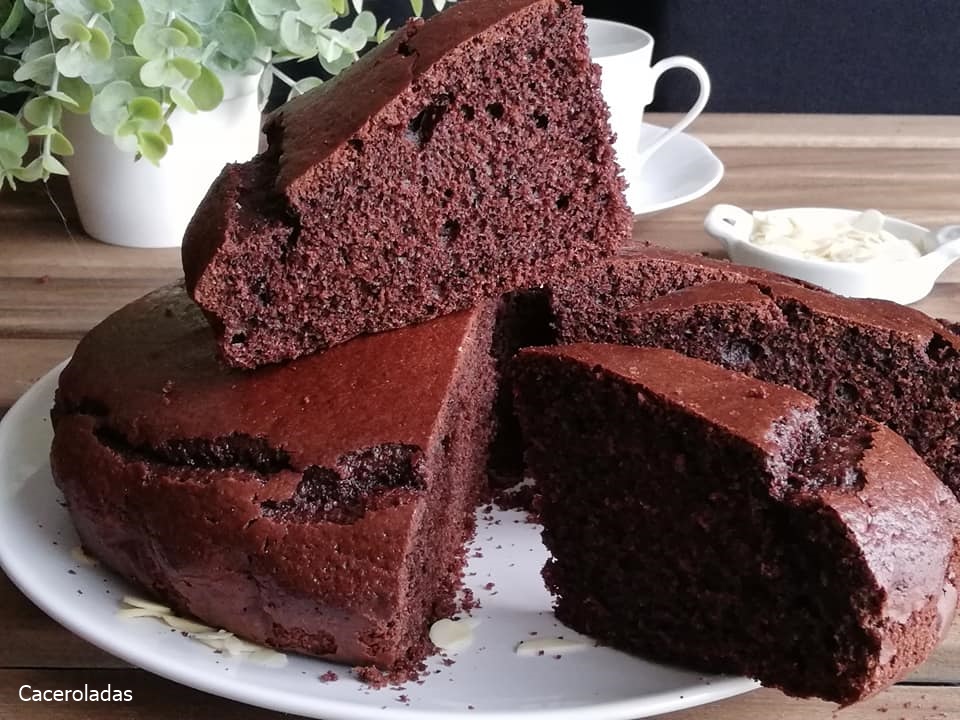 Bizcocho de chocolate con queso | Caceroladas
