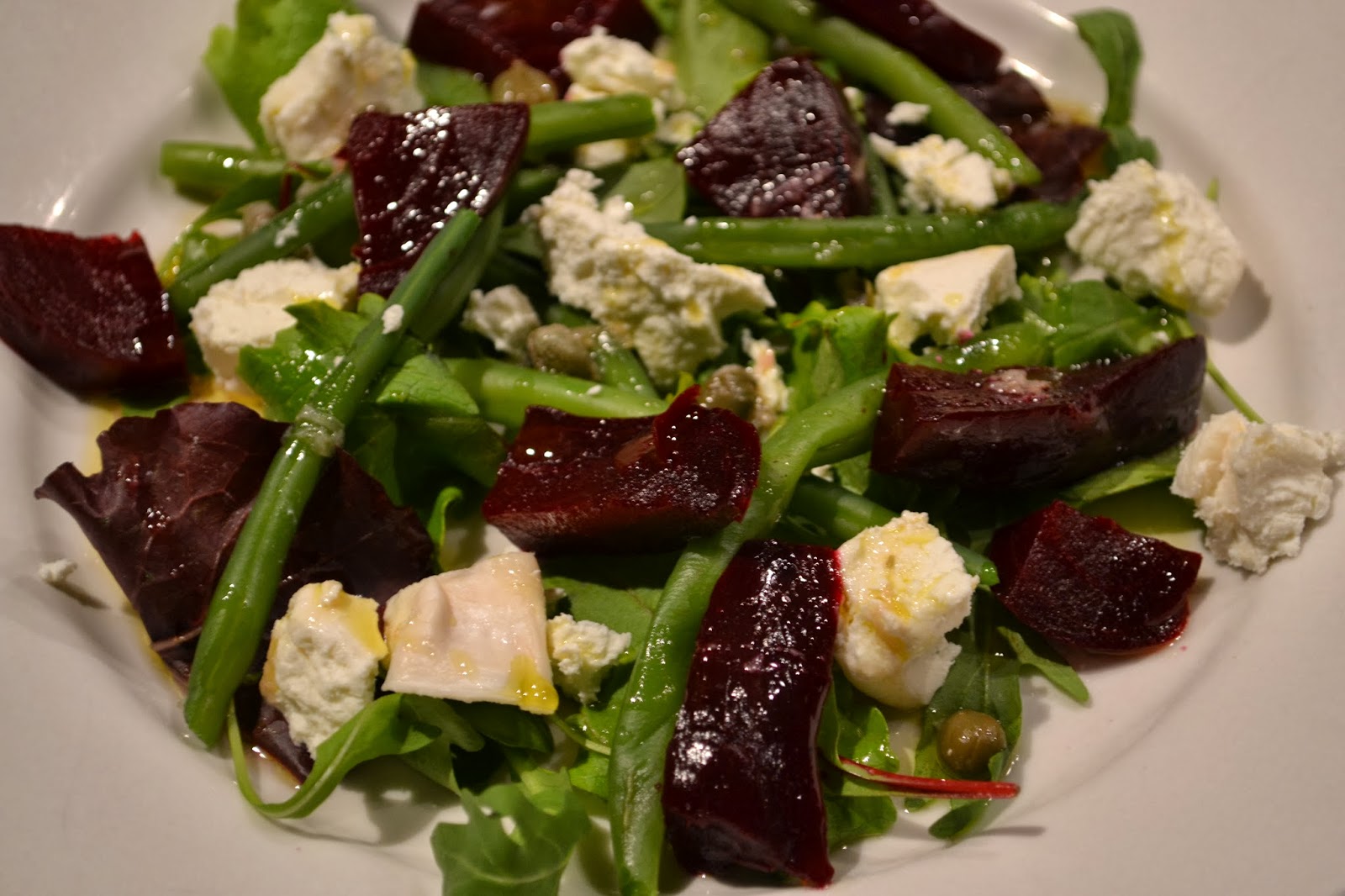 Eet lekker: Salade van rode biet, geitenkaas en boontjes