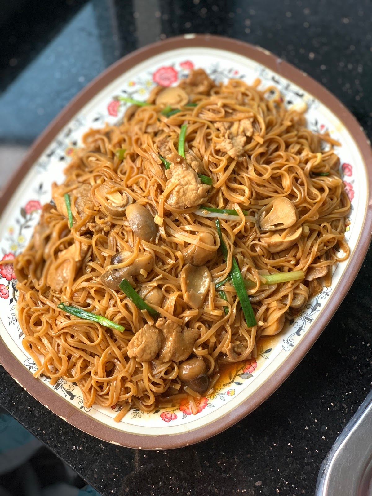 Min's Kitchen: Braised Yee Fu Noodles with straw mushrooms and chicken