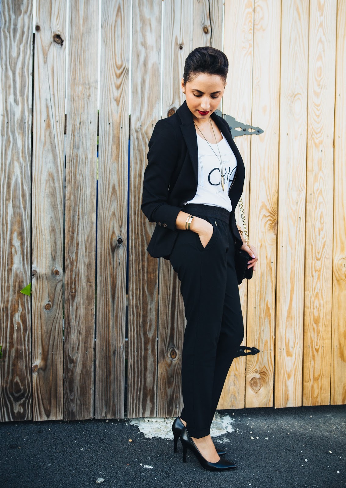 Simplement Chic - The Bobbed Brunette