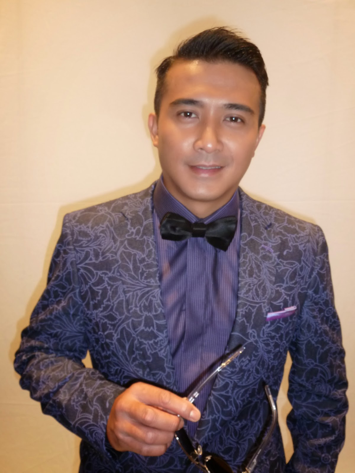 Kee Hua Chee Live!: SUPERSTAR ACTOR AARON AZIZ WILL WEAR A BESPOKE SUIT ...