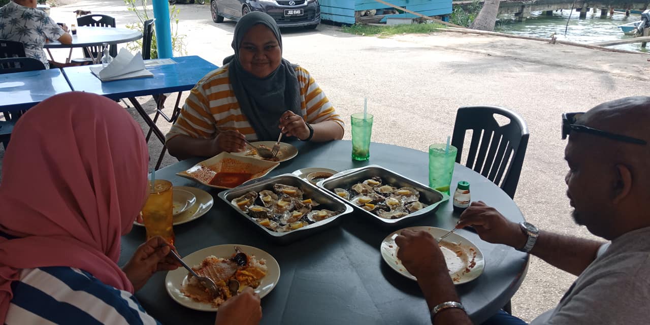 MAKAN OYSTER DI TIRAM MUAR OYSTER