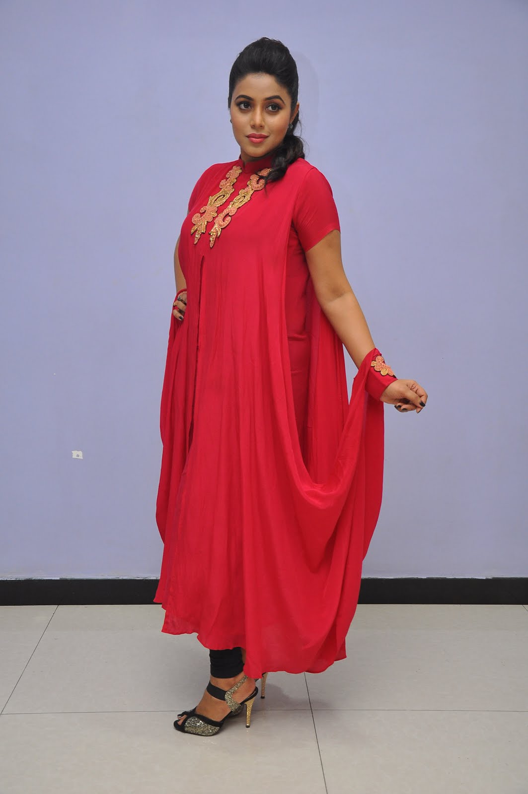 CAP: Hot Actress Poorna Full HD Photoshoot Images