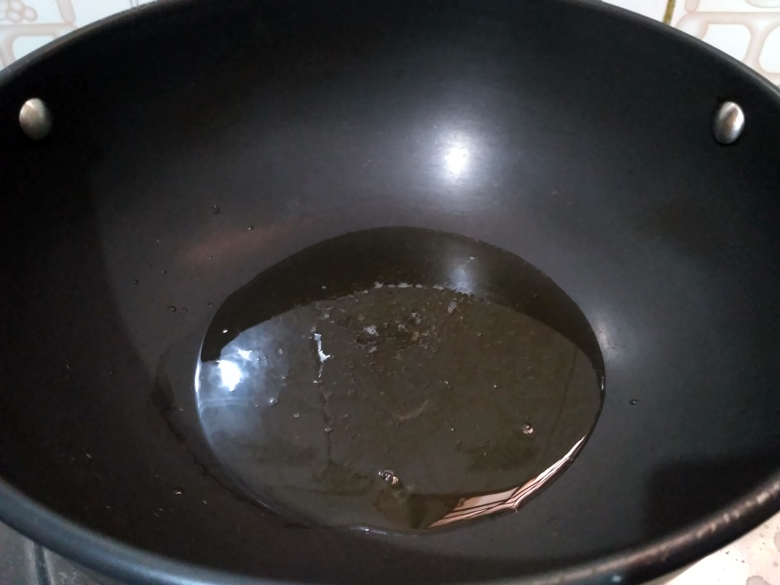 Udaitha muttai puli kulambu / egg drop kulambu