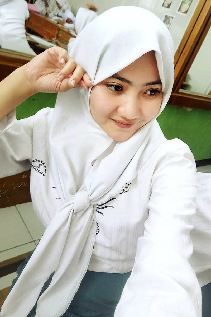 Vidio Viral Cewek Seragam Smu Cerita Asmara Baru Susu Toket Gede Jilbob Jilbab Ketat Hijaber
