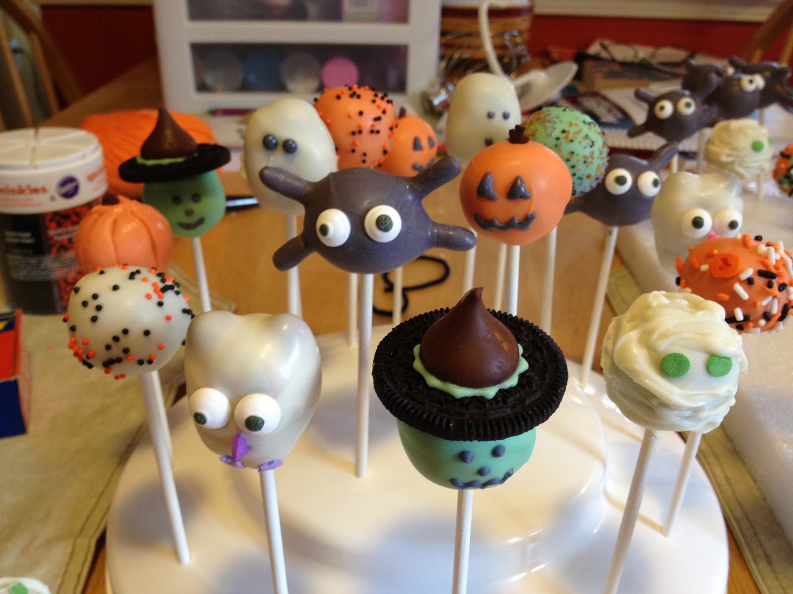 Allison's Avenue: The Tale of 100 Cake Pops