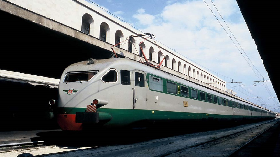 Σιδηροδρομικά Νέα: Αυτοκινητάμαξες FS Class ETR 200
