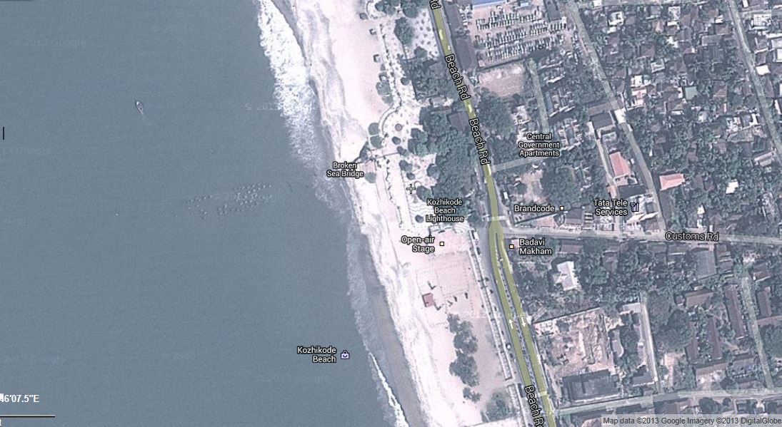 Jeevan's KALLI VALLI : The Calicut Beach: Sea Bridge and light house