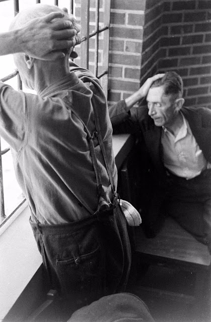 24 Disturbing Photographs Capture the Everyday Struggles of Patients at ...