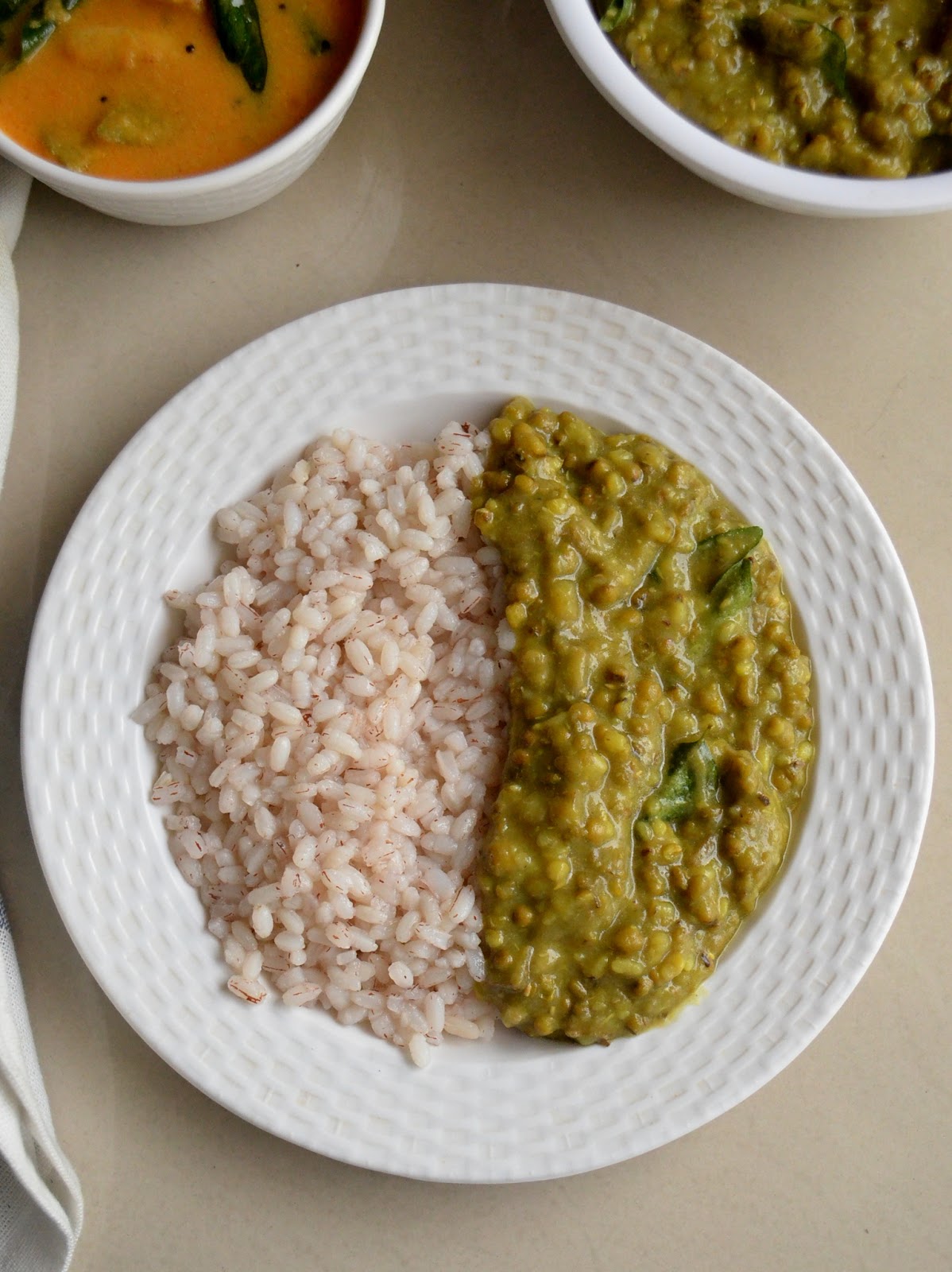 Indulge...: Kaya Cherupayar Puzhukku | Ethakka Cherupayar Curry ...