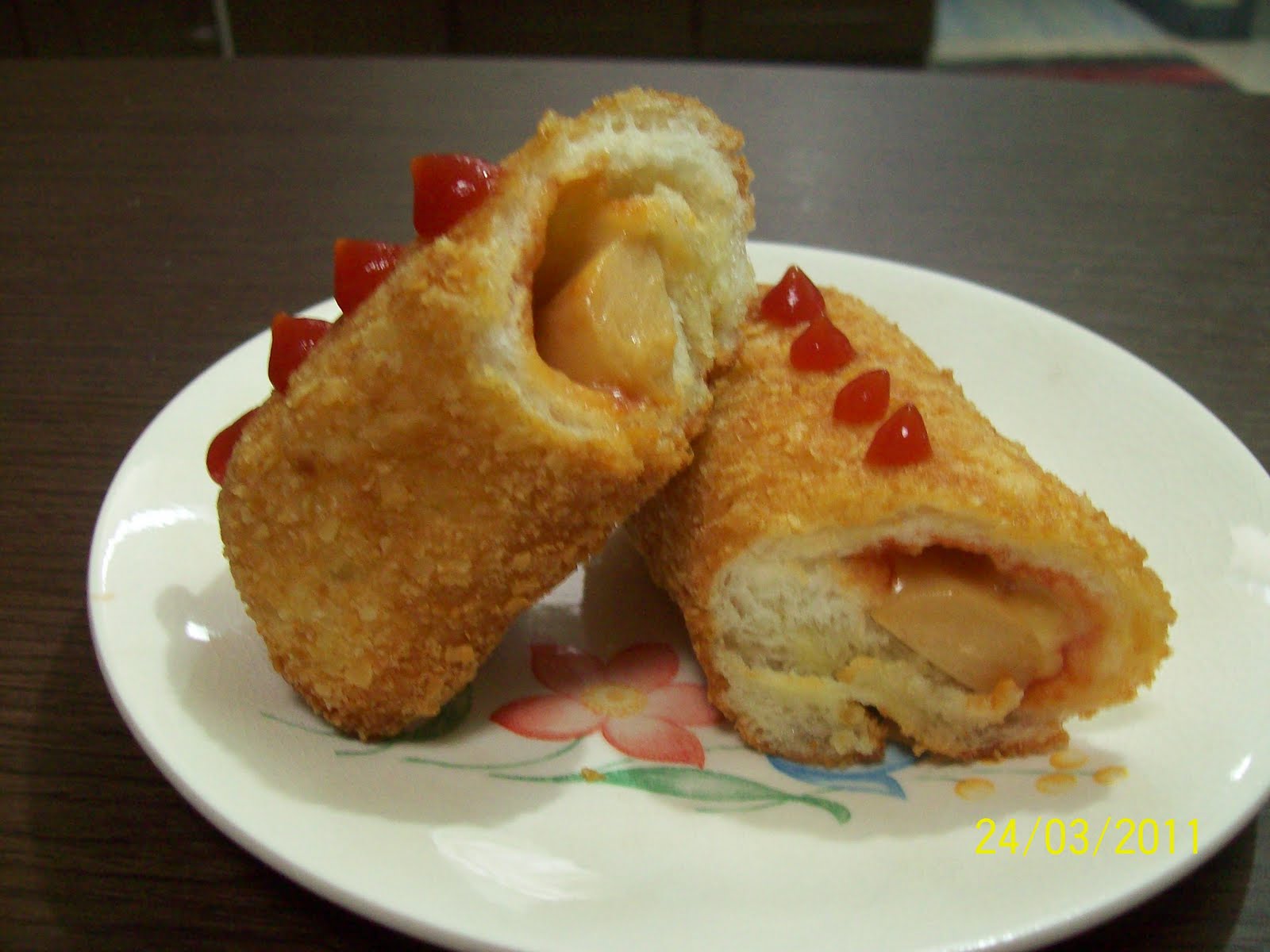 resep favorit: Roti Gulung Sosis Goreng