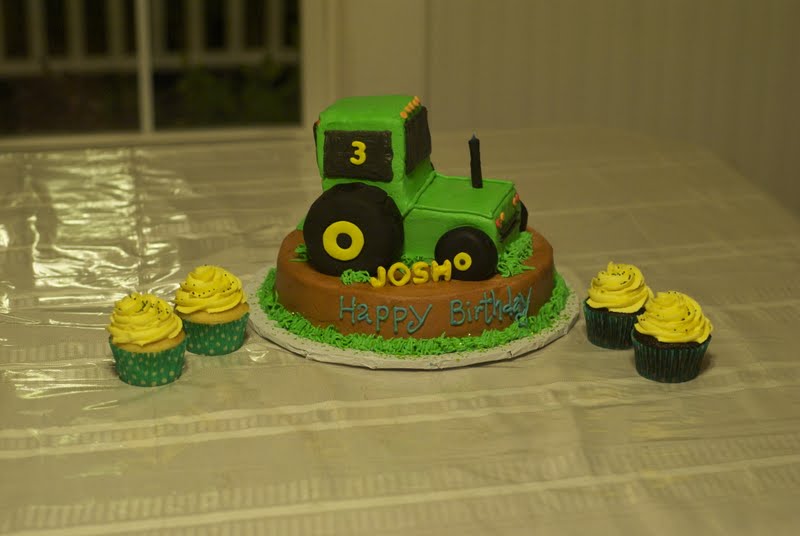 Country Cupboard Cakes: 3-D Tractor Cake