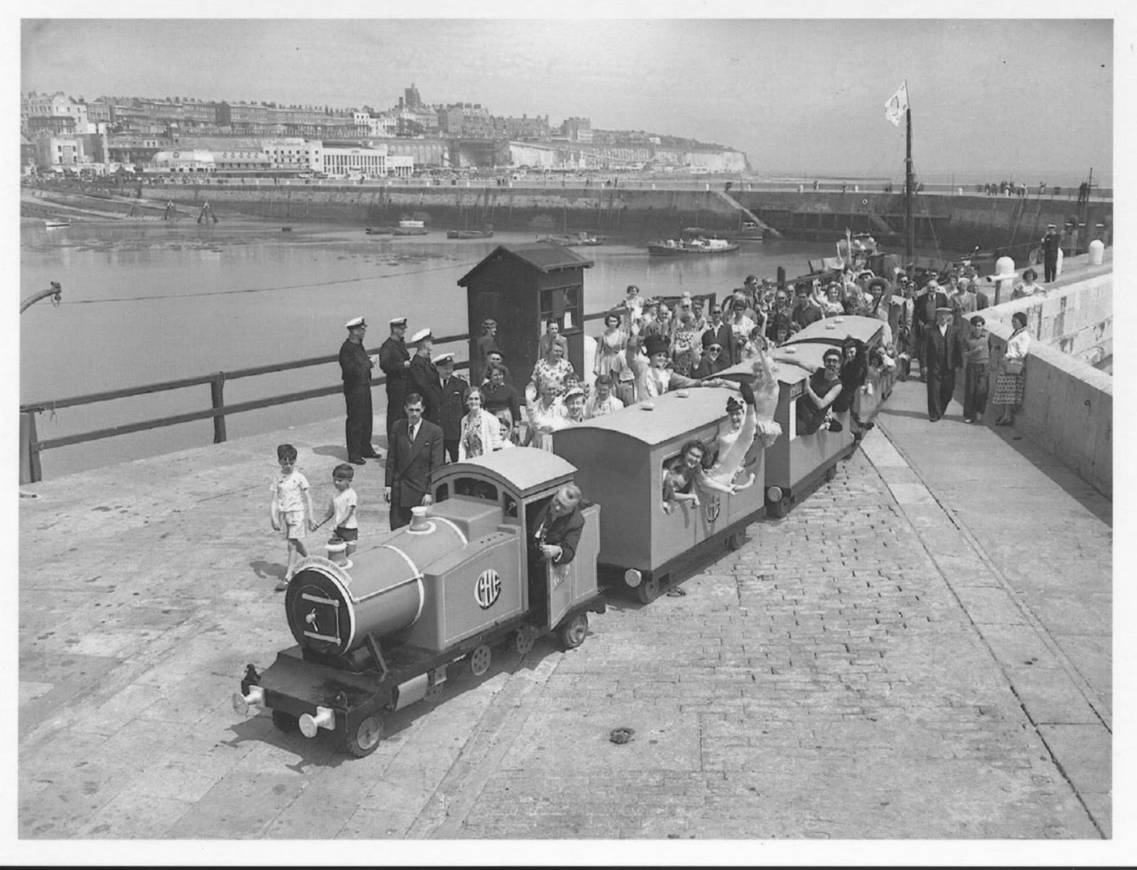 thanetonline: The Land Train at Ramsgate old Margate and so on