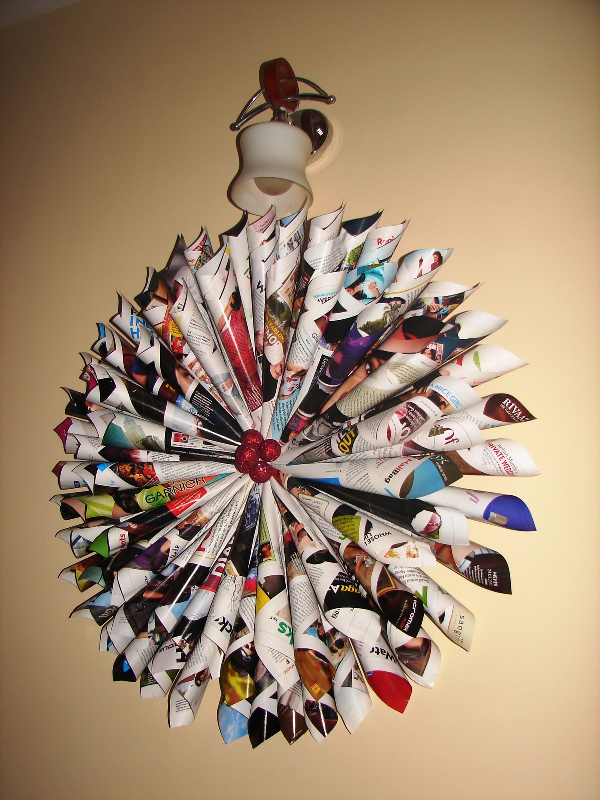 Diana Crasta Interiors: WREATH...made from old magazine pages...!!