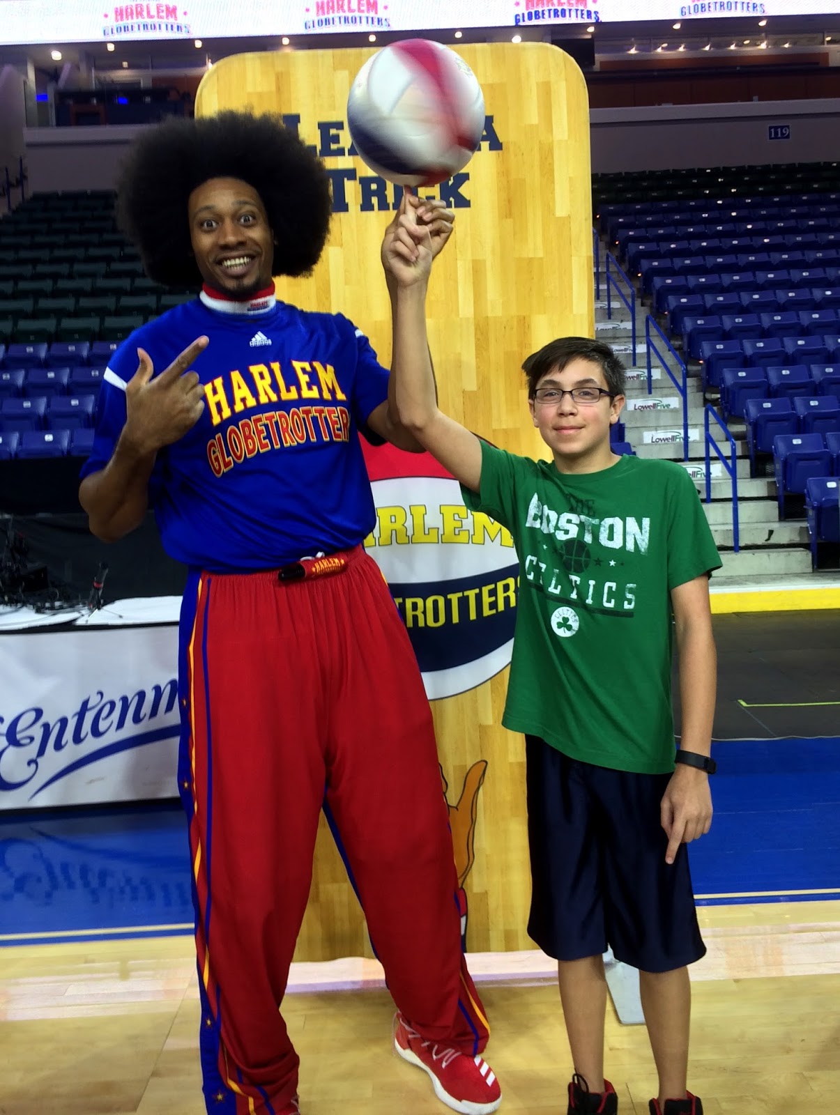 Evan and Lauren's Cool Blog: 3/3/17: Harlem Globetrotters Magic Pass ...