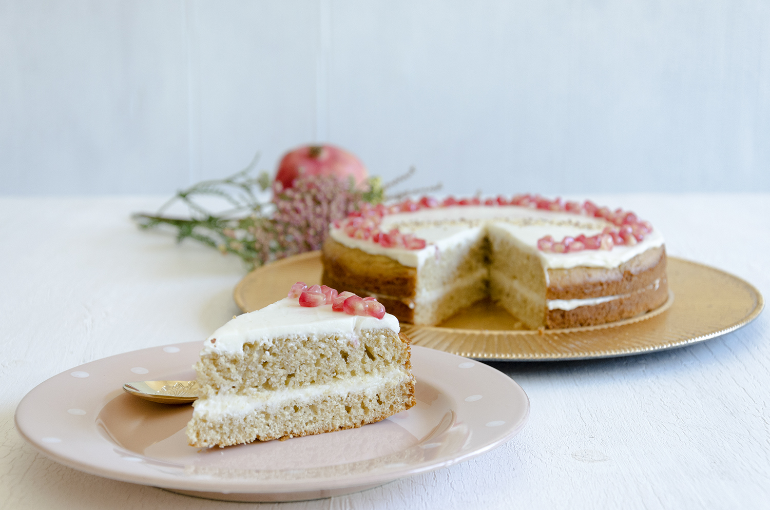 Bolo de Mel e Mascarpone com Romã | BFF na RFM