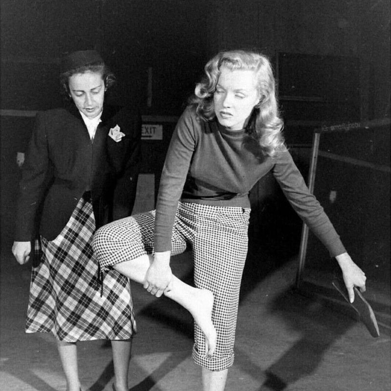 Intimate Photos of Marilyn Monroe During a Lesson With Her Acting ...