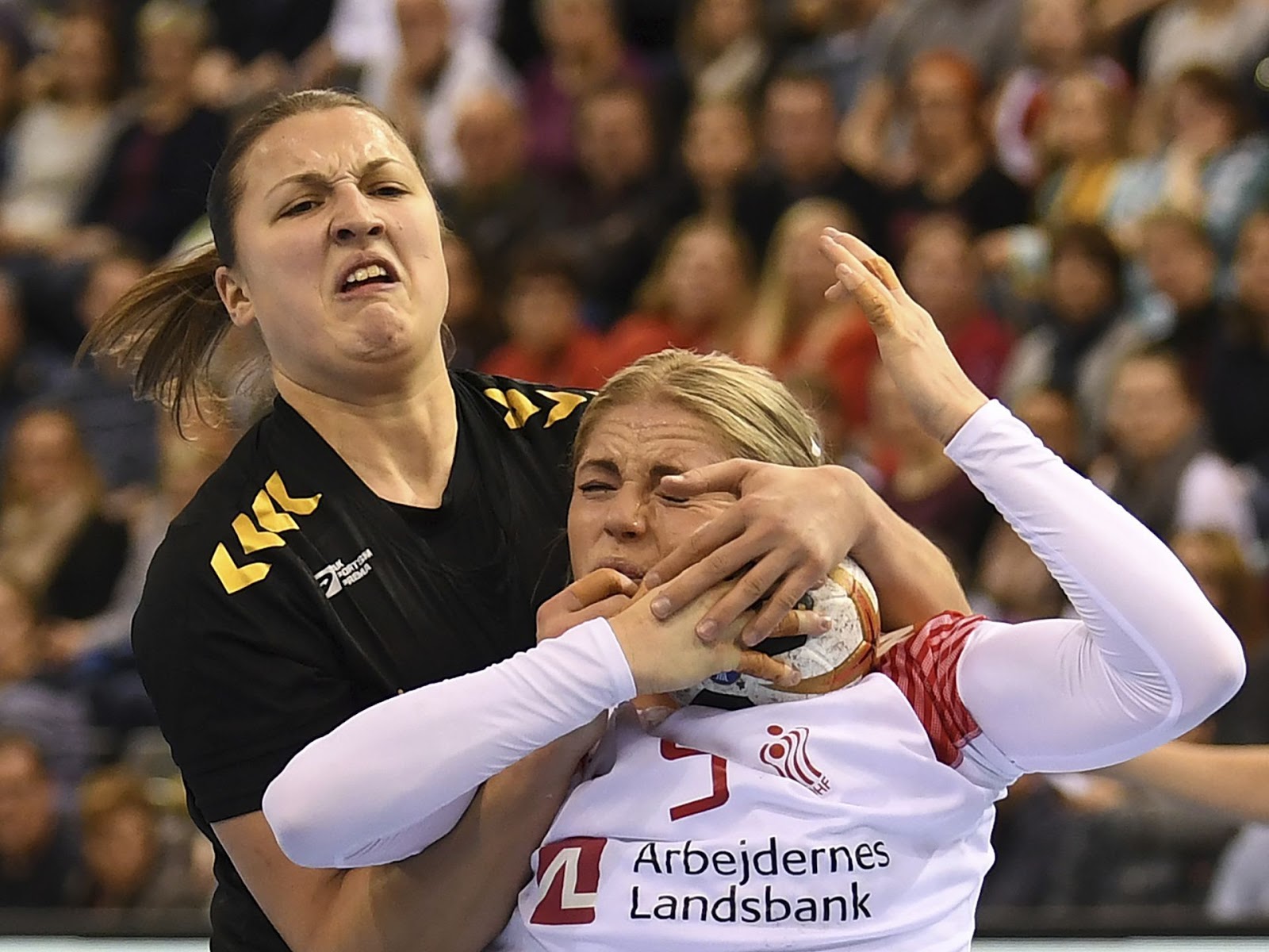 lusosports: Sarah Iversen da Dinamarca abafada por Durdina Jaukovic de ...