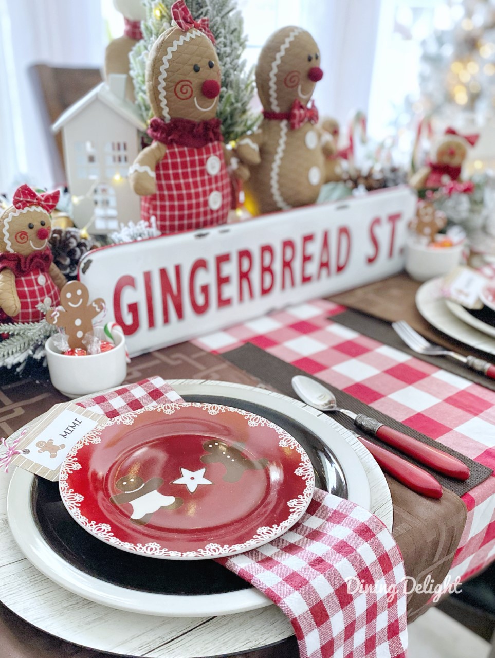 Dining Delight: Gingerbread Themed Christmas Tablescape