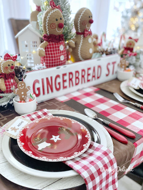 Dining Delight: Gingerbread Themed Christmas Tablescape