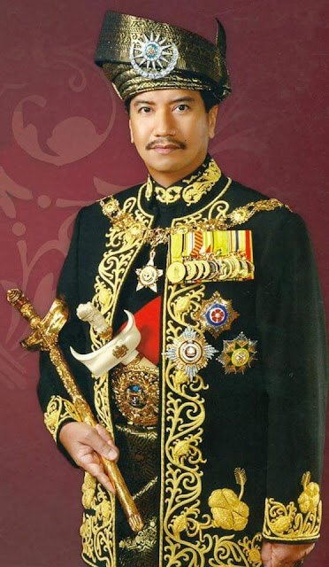 Berita TV Malaysia: Muskat baju hitam bersulam benang emas