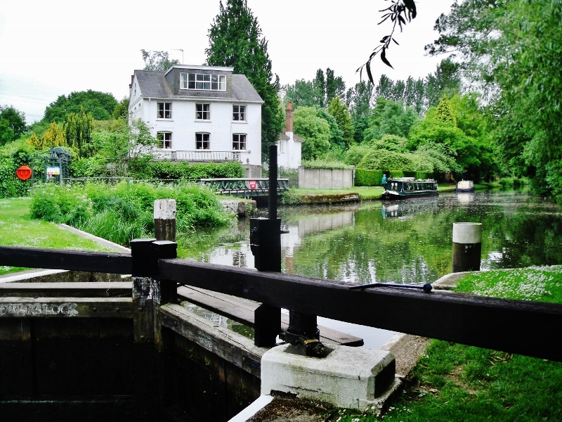Boatlife: Cruising Aboard NB Valerie: Newark to Guildford-the River Wey