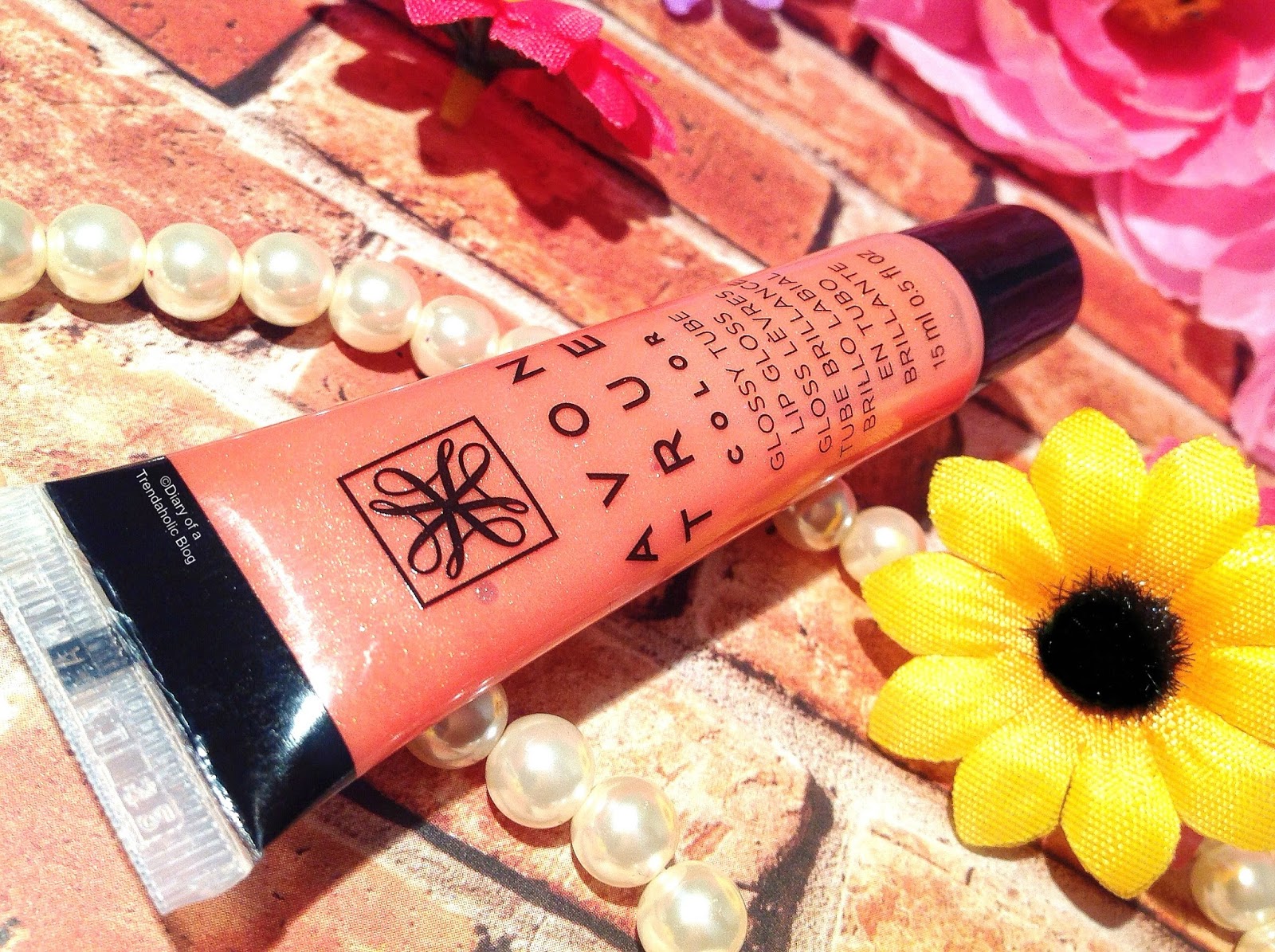 Diary of a Trendaholic : Avon True Color Glossy Tube Lip Gloss Review