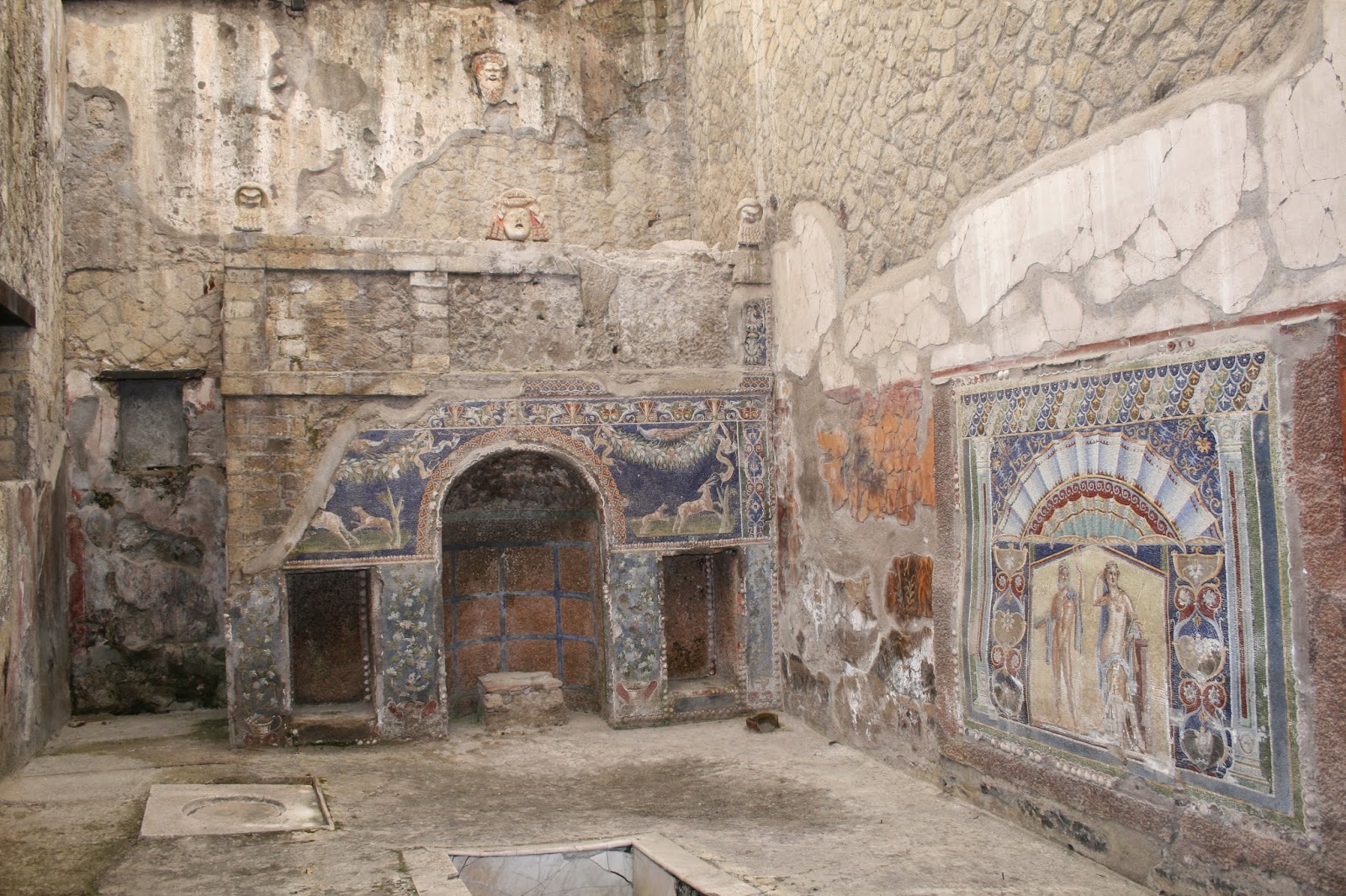 DOMVS ROMANA: Triclinium, espacio para comer y disfrutar en la domus