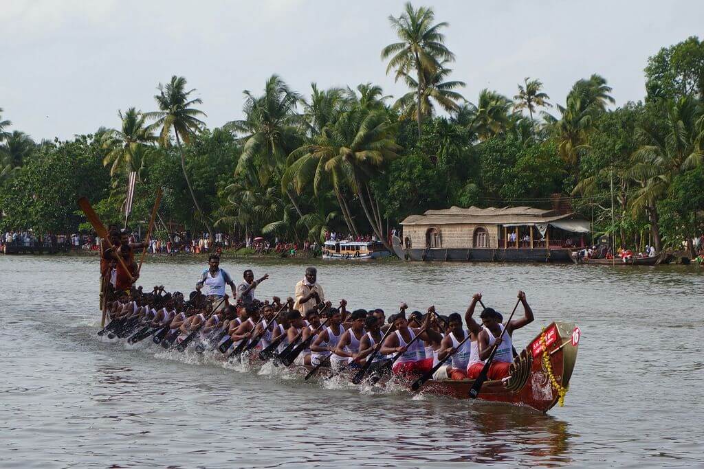 Fascinating Vallamkali boat race of Kerala - a part of Onam festival