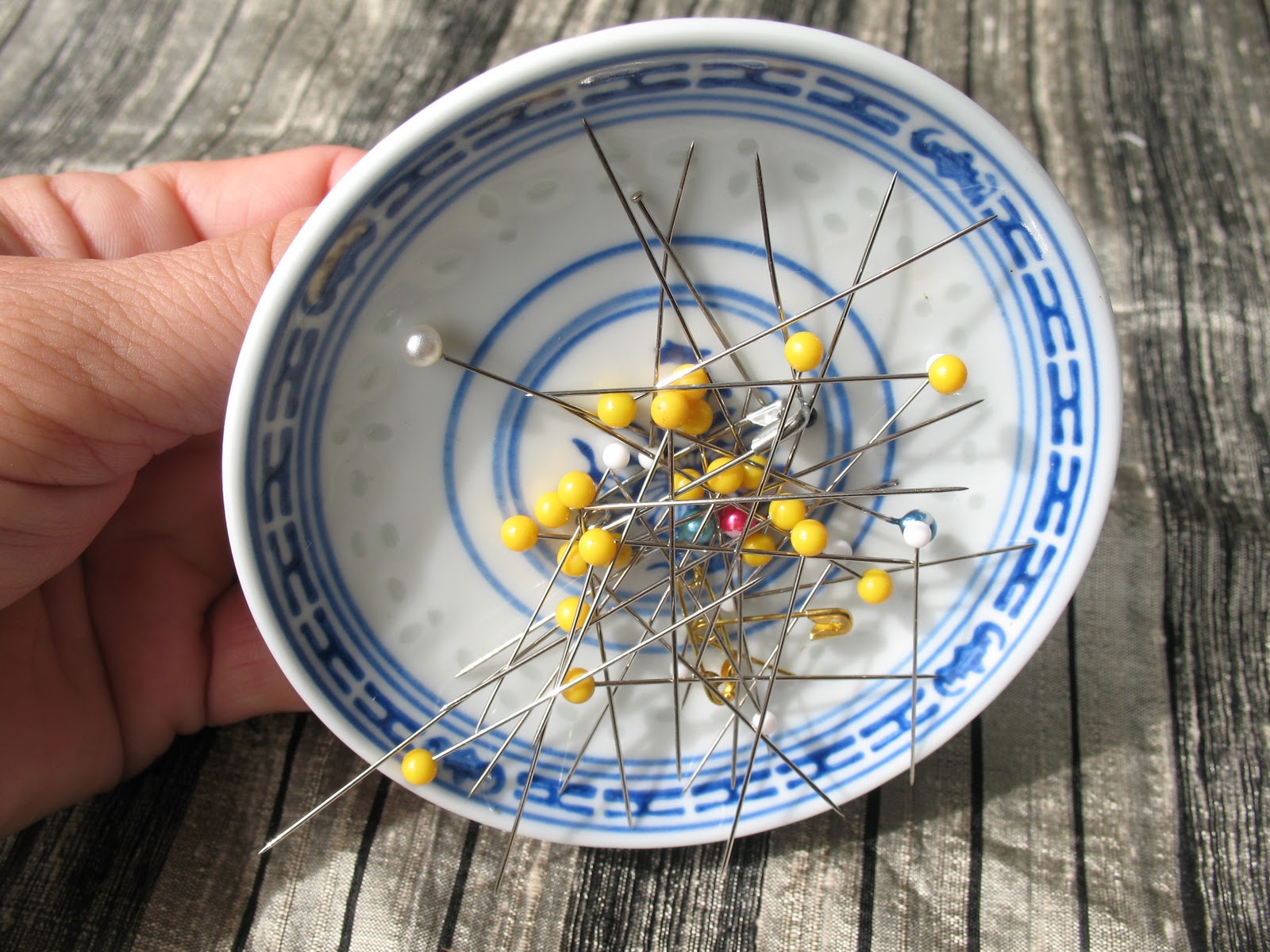 miscellany of me..: Make a much prettier magnetic pincushion..