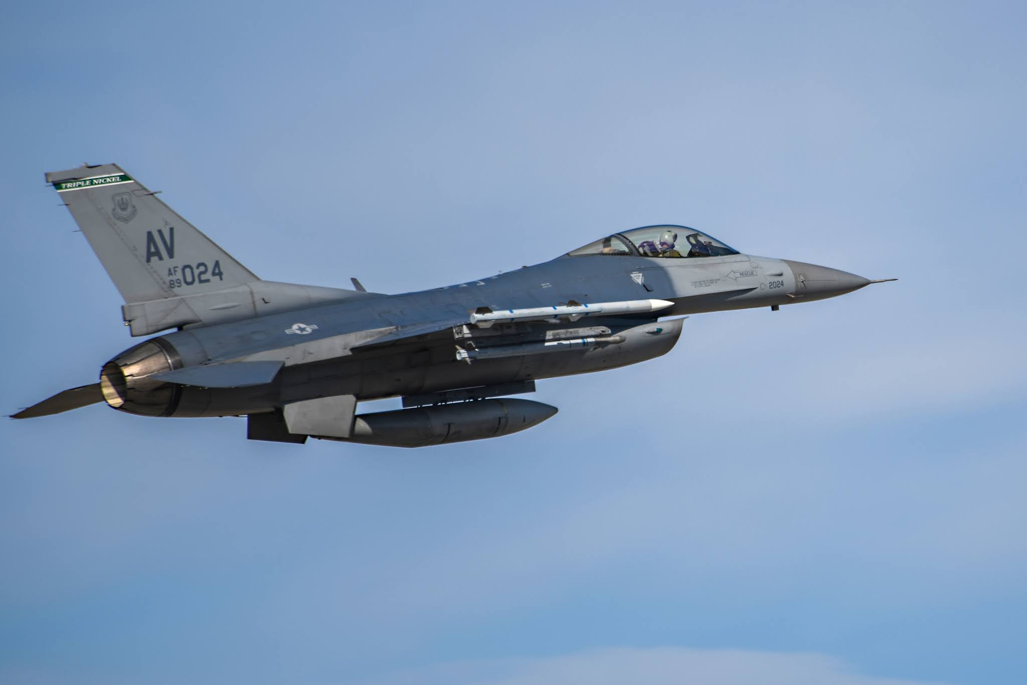 AAG_th บันทึกประจำวัน: บัลแกเรียจะรับมอบเครื่องบินขับไล่ F-16 มือสองจากสหรัฐฯก่อนการส่งมอบ F-16V ...