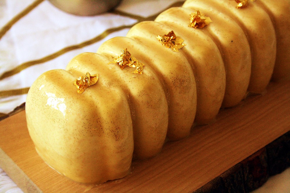 Desirvientadas: Coffee Semifreddo Cake (with mirror glaze)