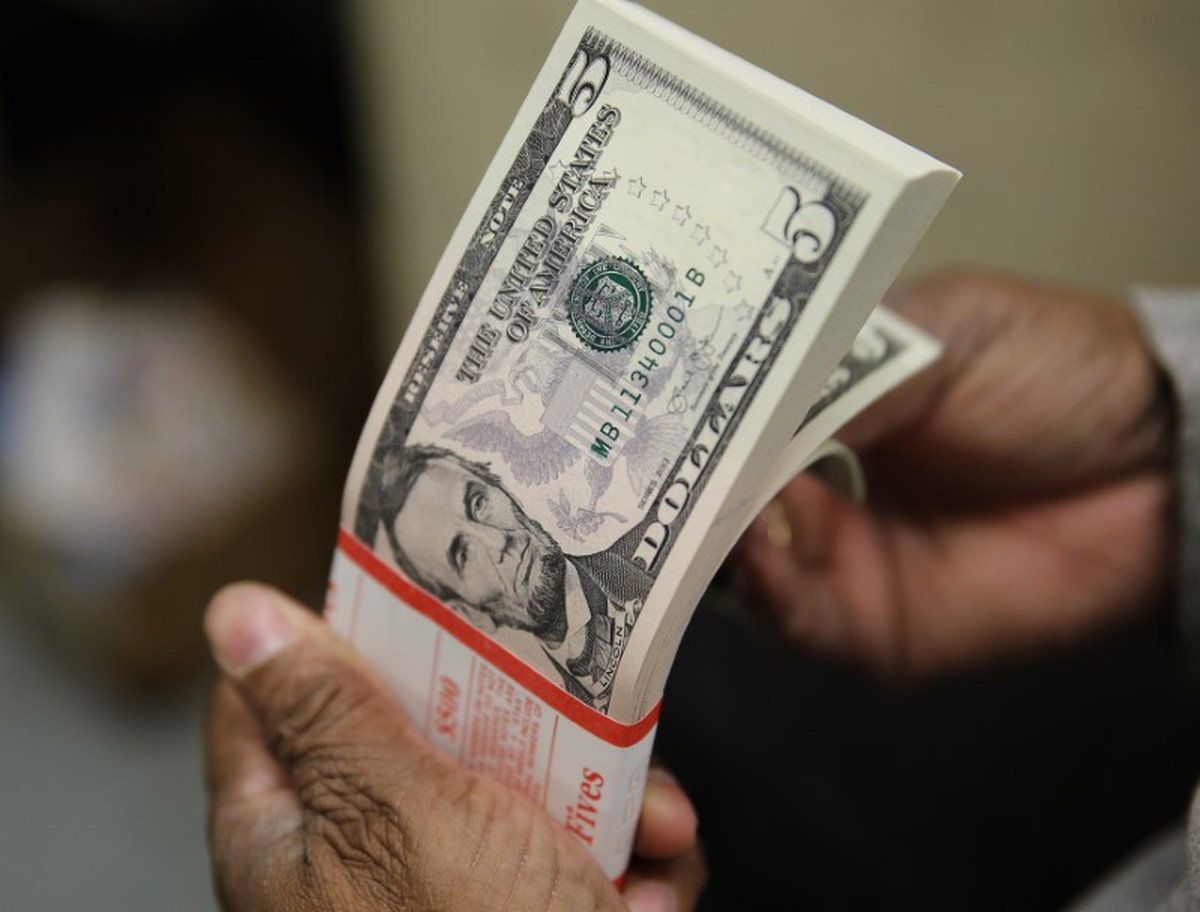 Dollar Bate R 5 00 Reais Pela Primeira Vez E Bovespa Aciona Circuit dollar-bate-r-5-00-reais-pela-primeira-vez-e-bovespa-aciona-circuit
