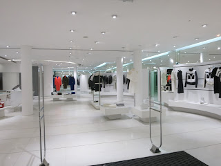 RetailStoreWindows.com: Courreges, Paris