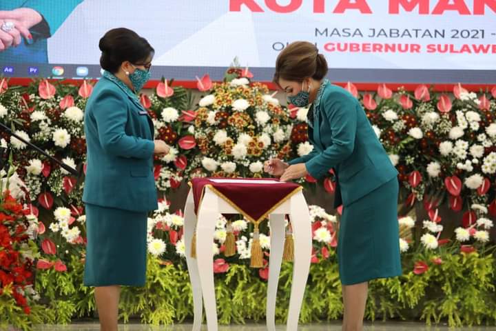 Gubernur Lantik Walikota dan Wakil Walikota Manado Baru Gubernur Lantik Walikota dan Wakil Walikota Manado Baru