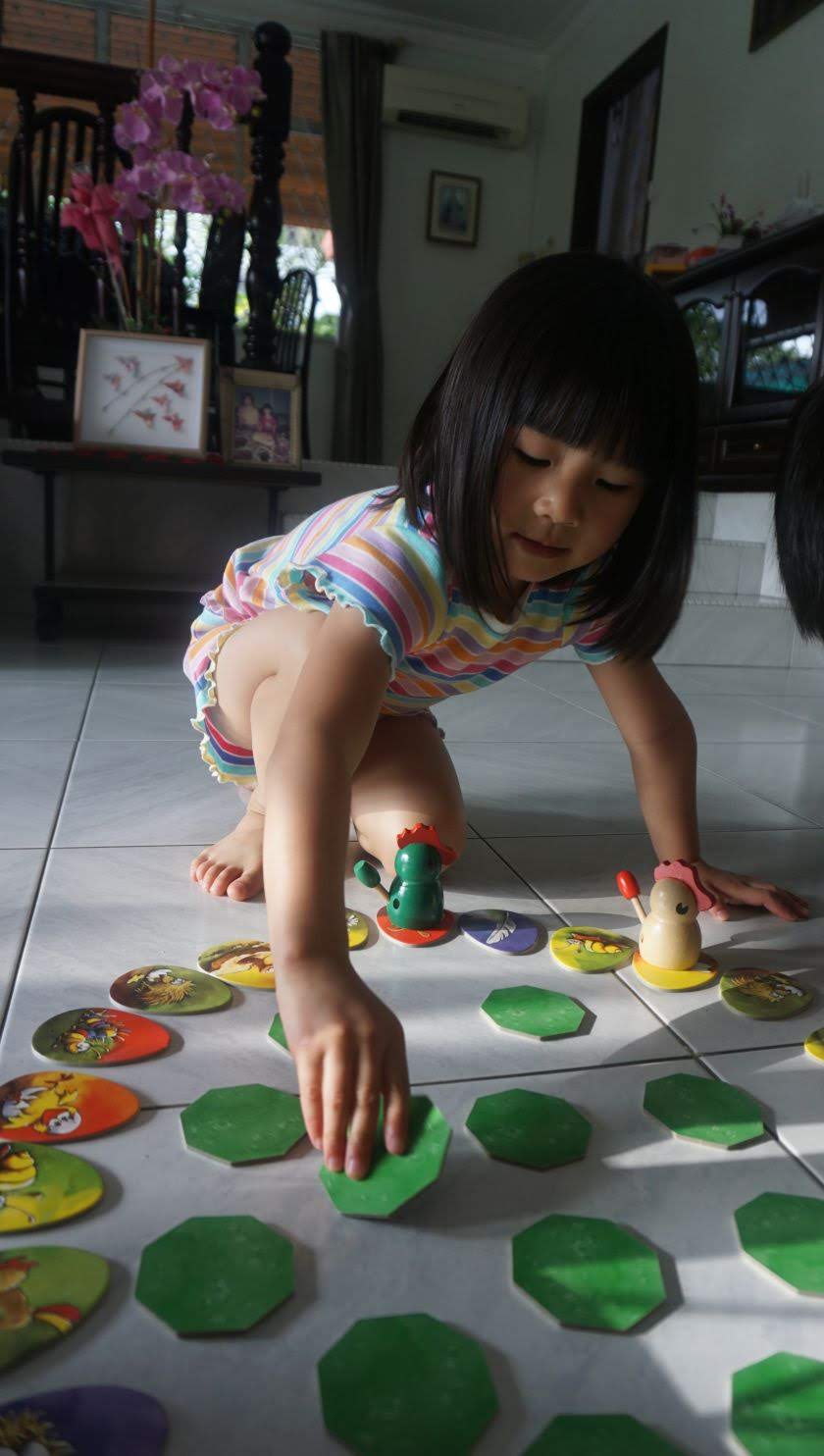 Hiew's Boardgame Blog: boardgaming in photos: Chicken Cha Cha Cha ...