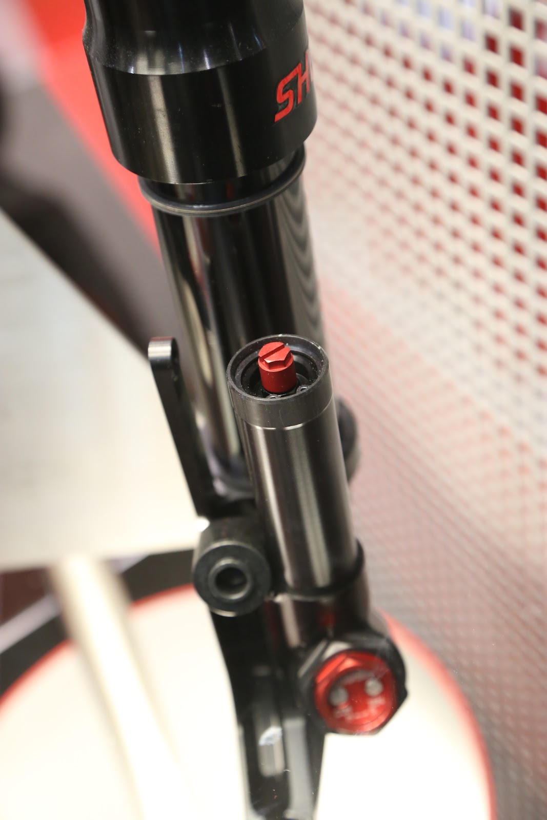 SHOWA 新一代BFF前叉、BFRC避震器