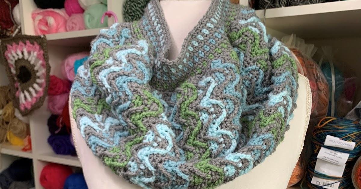 Bizzy Crochet: Fawn River Cowl and Mittens Pattern