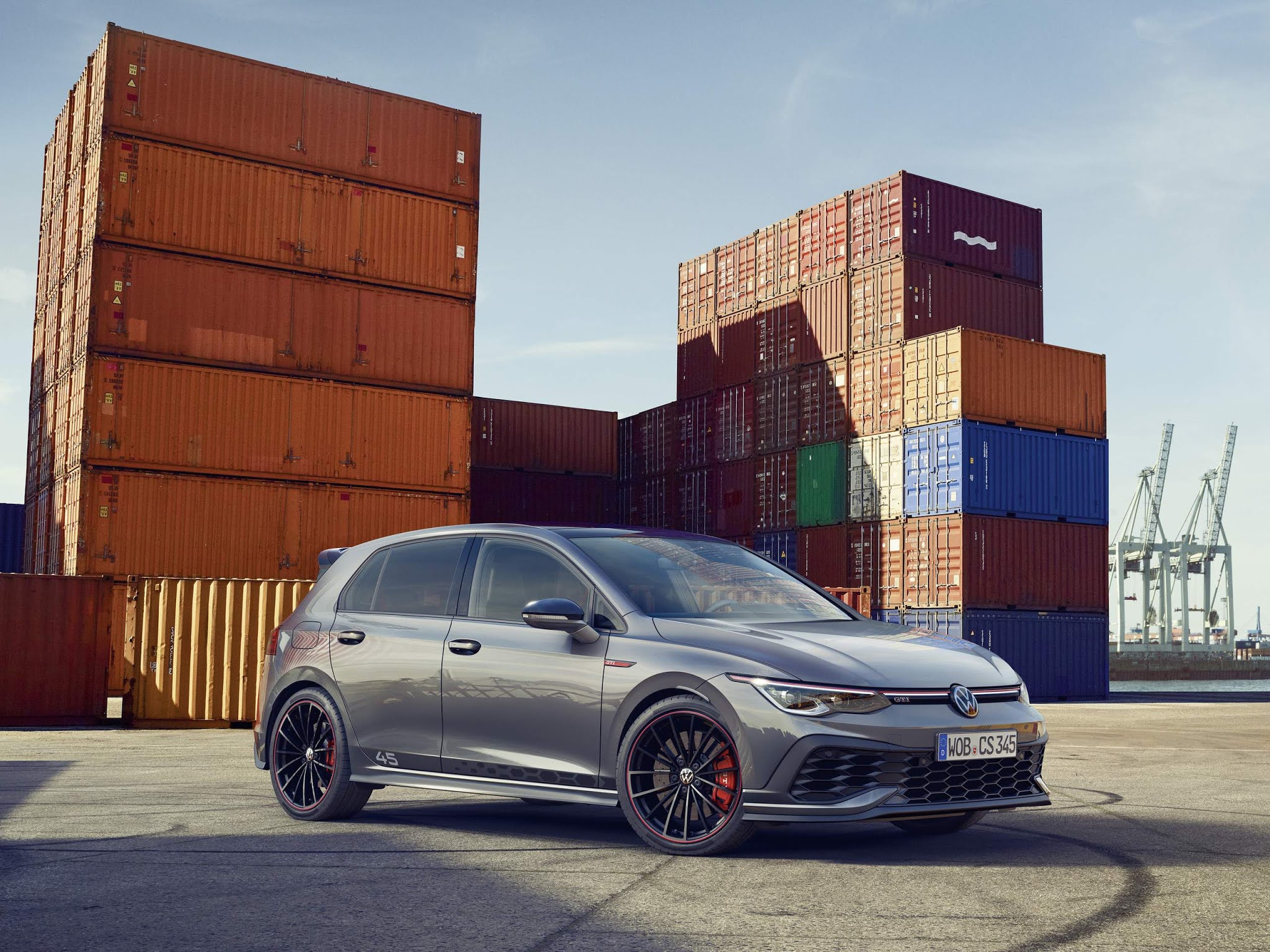 Volkswagen lança o exclusivo Golf GTI Clubsport 45 com 300 cv