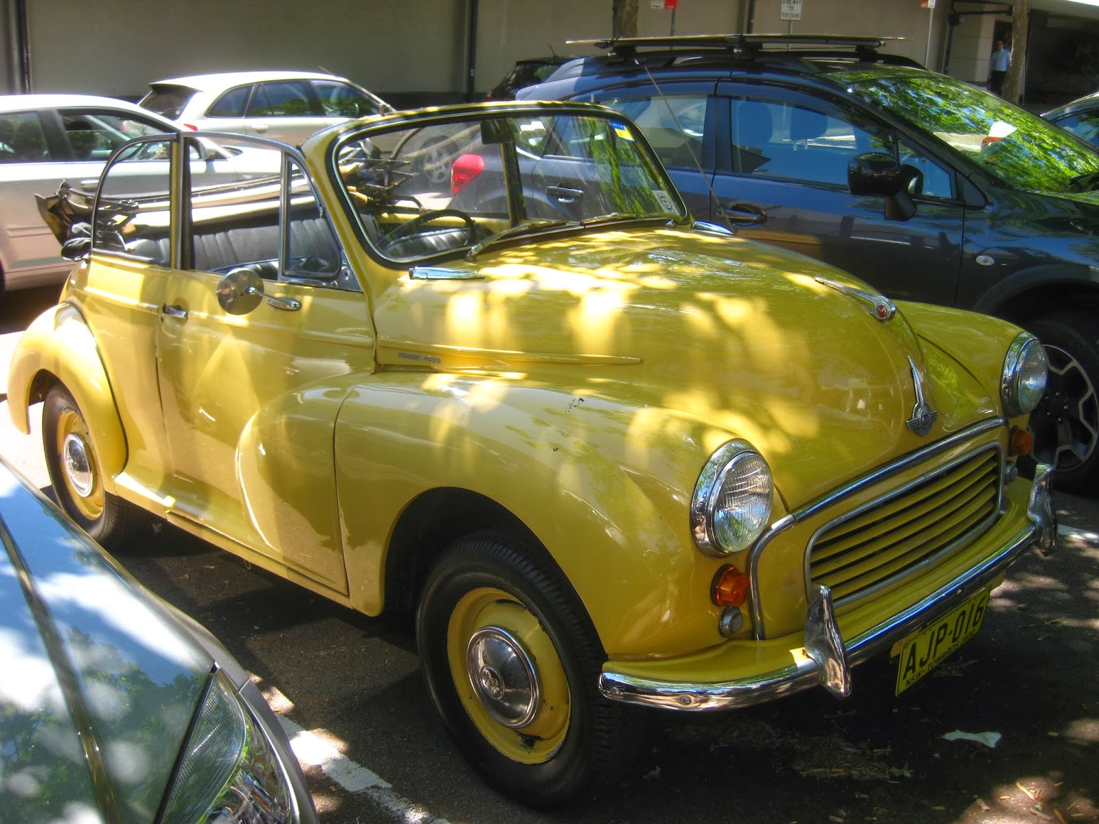 Aussie Old Parked Cars: 1958 Morris Minor 1000 Convertible Aussie Old Parked Cars: 1958 Morris Minor 1000 Convertible