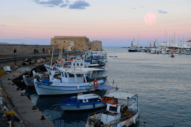 The passion of colors: full moon in Greece!