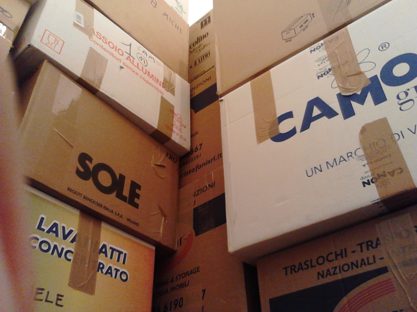 Casalinga artigiana: Scatoloni e scatolette