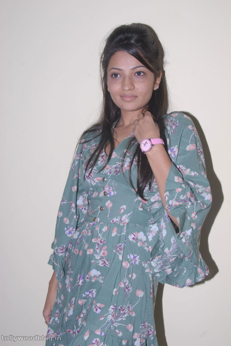 Anisha Jain photos stills spotted at Duniya PM
